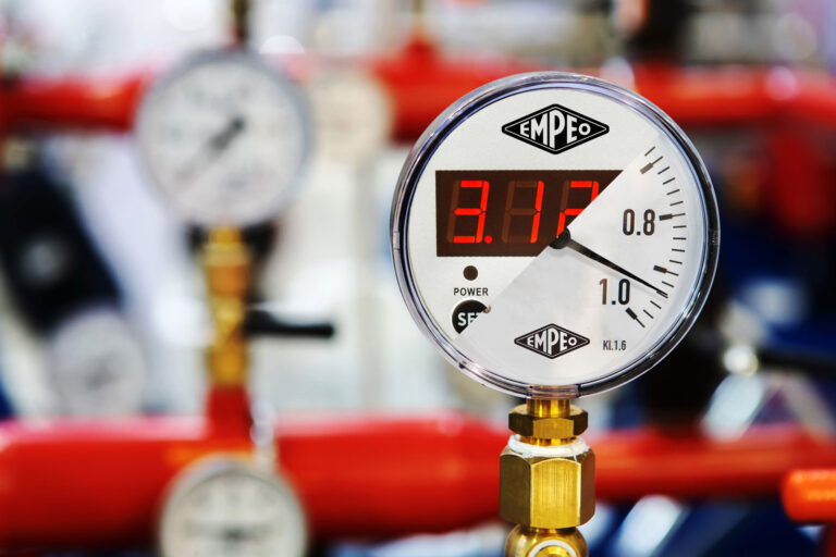 Rohrfedermanometer – robust, präzise, bewährt - Manometer Preiss EMPEO GmbH
